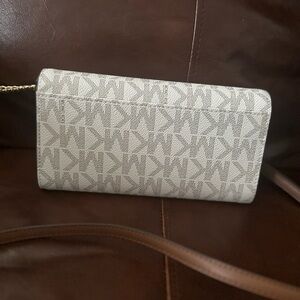 Michael Kors | Bags | Michael Kors Jet Set Medium Logo 2n Convertable ...